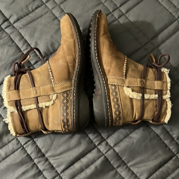 UGG | Shoes | Ugg 536 Cove Toast Boot Leather Boot Womens 7 | Poshmark